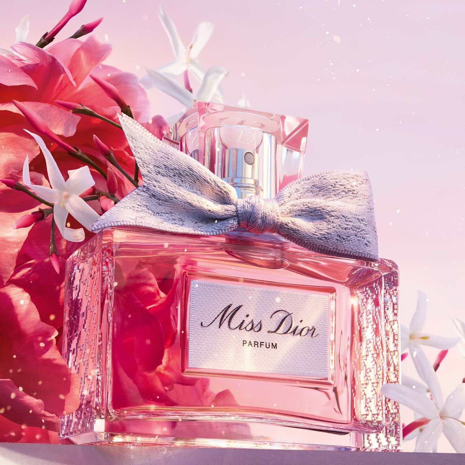 Miss Dior Parfum, Notes fleuries, fruitées et boisées intenses - Dior ...